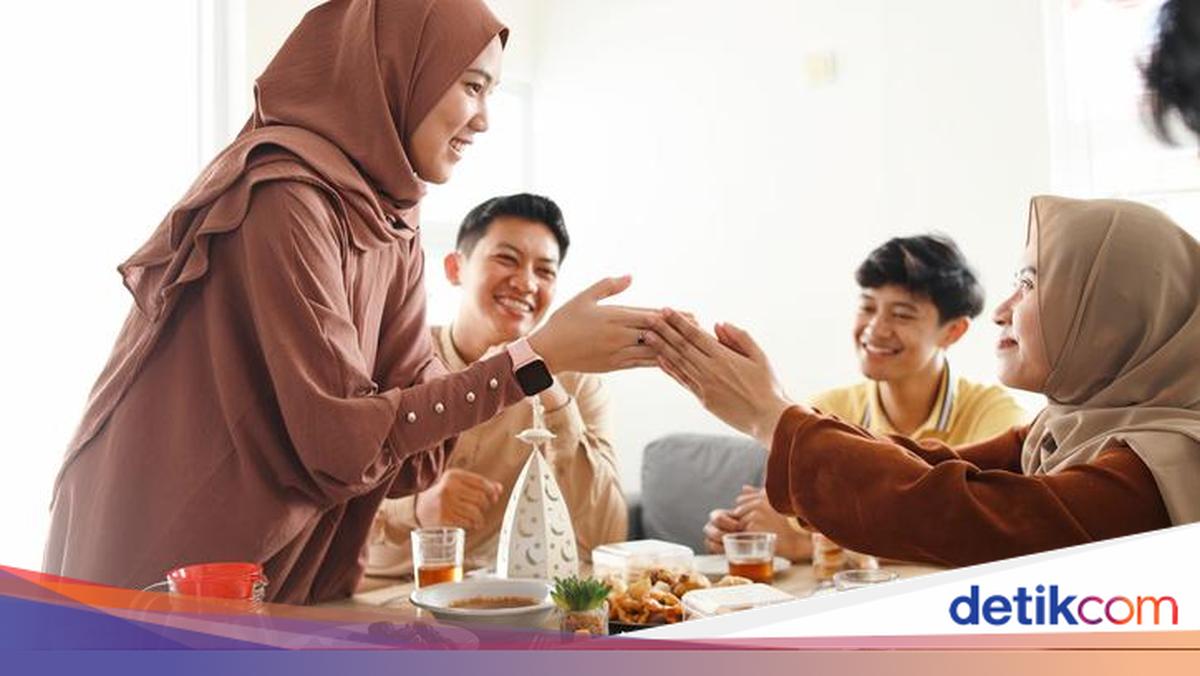 20 Pantun Idul Fitri 2025 untuk Teman hingga Kerabat, Cakeeeep!