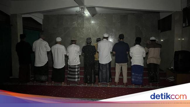 Gelap Gulita Tarawih Terakhir di Bali