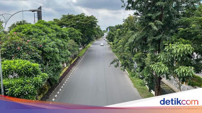 Lengangnya Jalanan di Surabaya Sehari Sebelum Lebaran