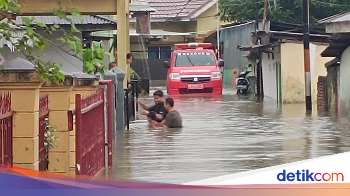 Hujan Lebat, Ratusan Rumah Warga di Jambi Terendam Banjir Saat Lebaran