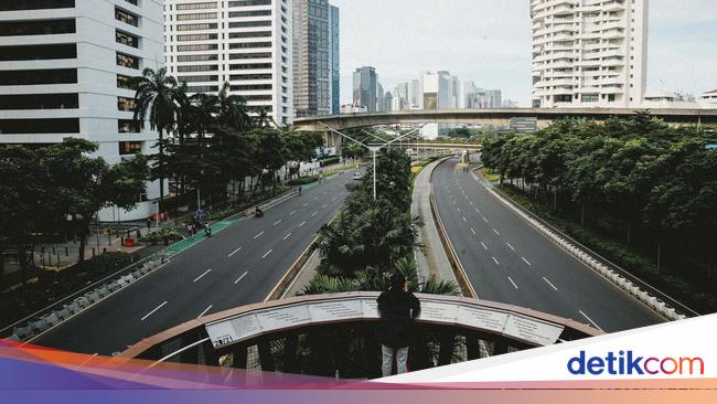 Menikmati Lengangnya Jalan Protokol Jakarta Saat Lebaran