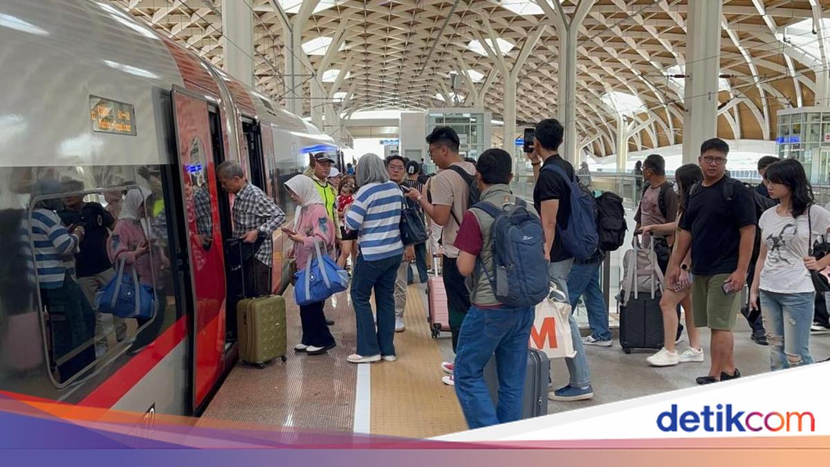 Naik Whoosh Tak Perlu Cetak Tiket, Ini Cara Scan QR Ticket