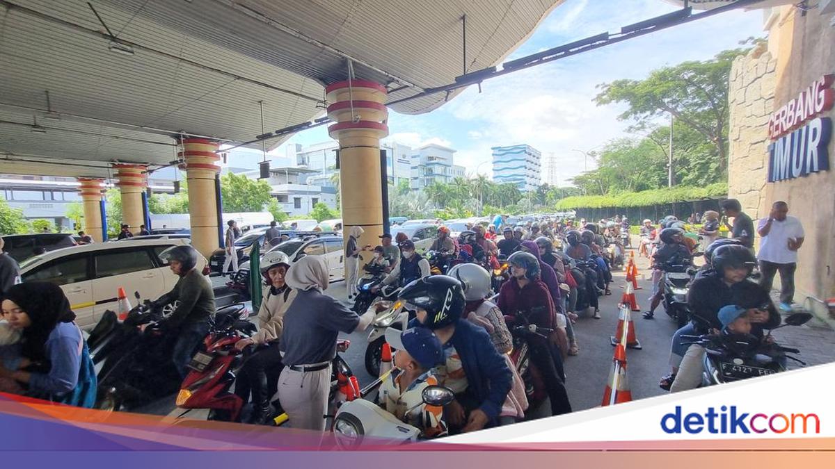 Ancol Ramai Wisatawan di Libur Lebaran Hari Ini, Antrean Pintu Masuk ...