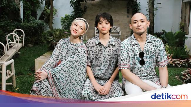 6 Gaya BCL Lebaran Hari ke-2 Bareng Keluarga, Stylish Pakai Baju Motif ...