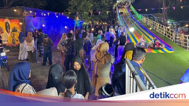 Keseruan Libur Lebaran di Pantai Pulau Datok, Ada Rainbow Slide-Rumah Hantu