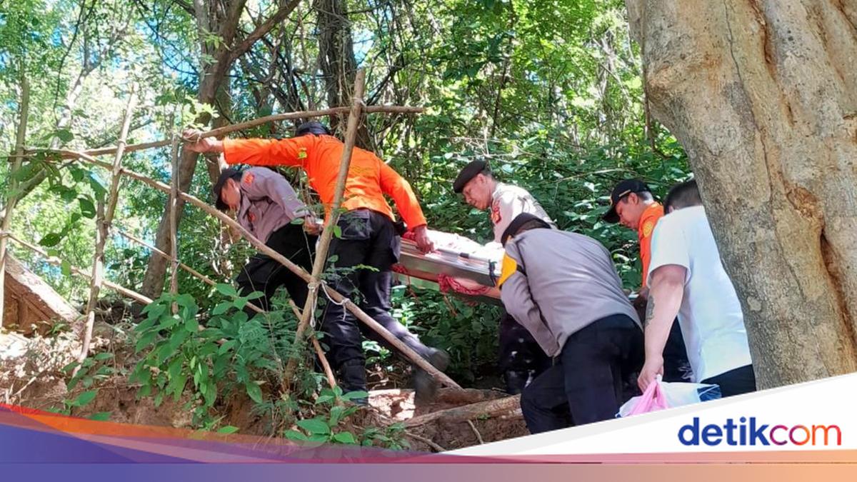 WN Rusia Jatuh Diterjang Ombak Saat Berswafoto di Pantai Bias Tugel
