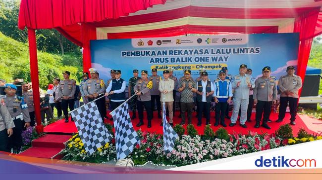 Kapolri Jelaskan Penerapan One Way Nasional di Tol Kalikangkung-Cikampek