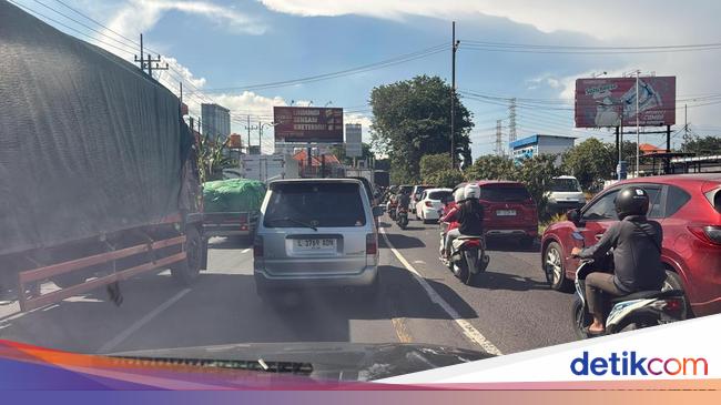 Arus Balik Lebaran, Aloha hingga Bundaran Waru Macet Parah