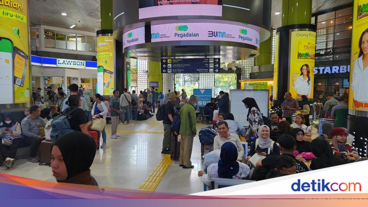 Seskab Teddy Usul Stasiun Gambir Dipercantik, Dibuat Lebih Nyaman