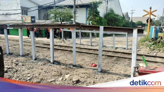 Pelintasan KA Ditutup Usai Kecelakaan Tewaskan Asisten Masinis di Gresik