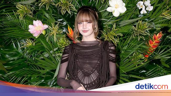 7 Gaya Seksi Lisa BLACKPINK Pakai Gaun Menerawang di Pesta The White Lotus 3