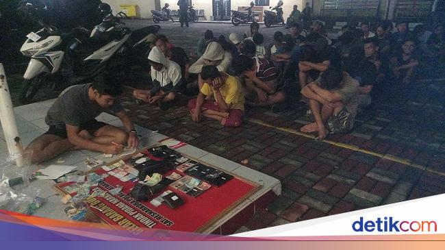 Polisi Gerebek Kampung Rawan Narkoba di Mataram, 41 Orang Ditangkap