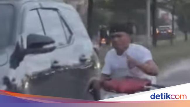 Bang Jago yang Viral Acungkan Pisau dan Sayat Mobil di Pekanbaru Ditangkap