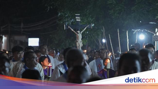 23 WNA Ikut Semana Santa Larantuka, Ada dari Australia hingga Prancis