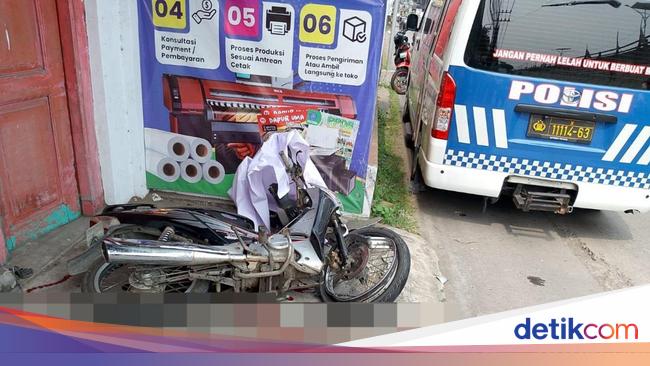 Motor Tabrak Dinding Toko Percetakan Jombang, Bapak Selamat-Balita Tewas