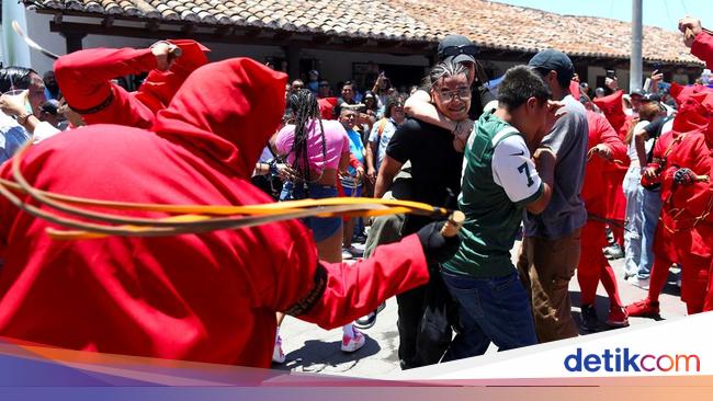 Ritual 'Cambuk Setan' Tandai Dimulainya Perayaan Pekan Suci di El Salvador