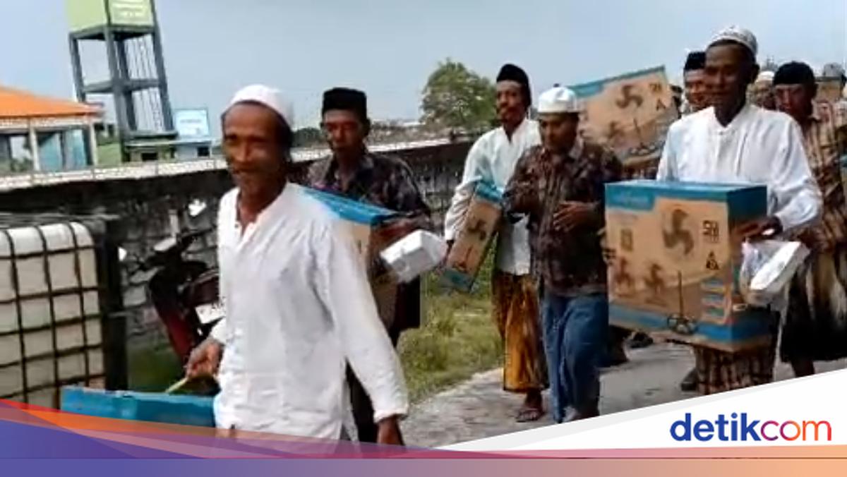 Viral Tamu Acara Selamatan di Lamongan Bawa Pulang Berkat Kipas Angin