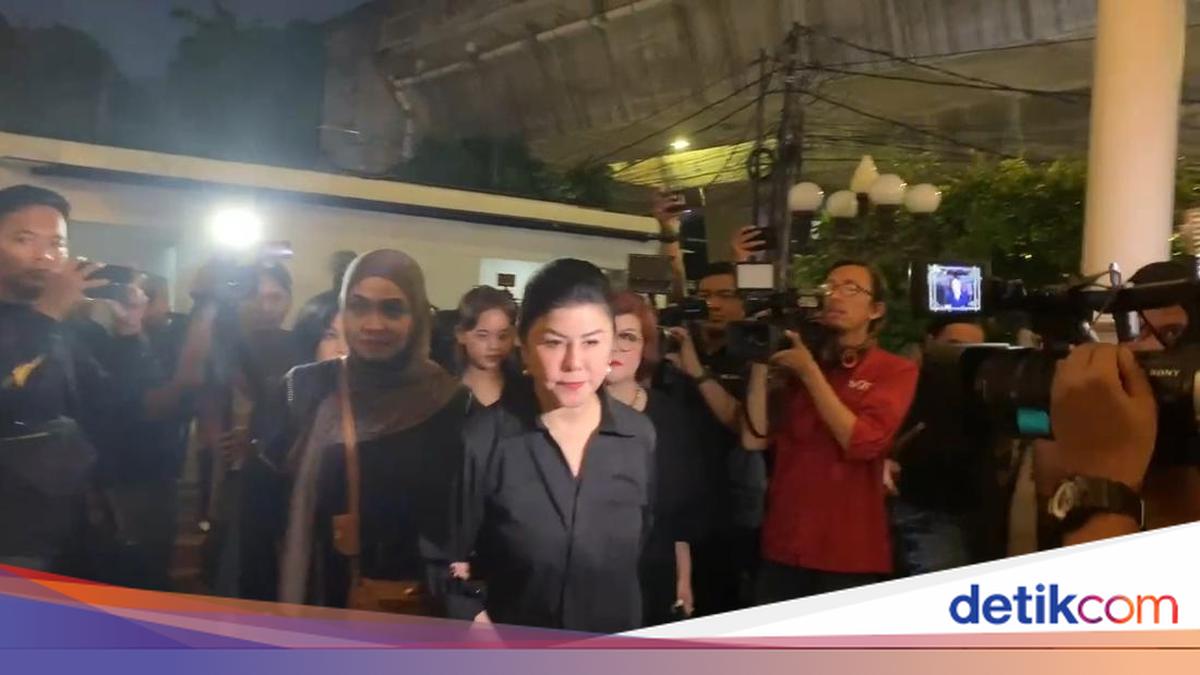 Kerabat Melayat ke Rumah Duka Hotma Sitompoel: Desiree hingga Bams Samson