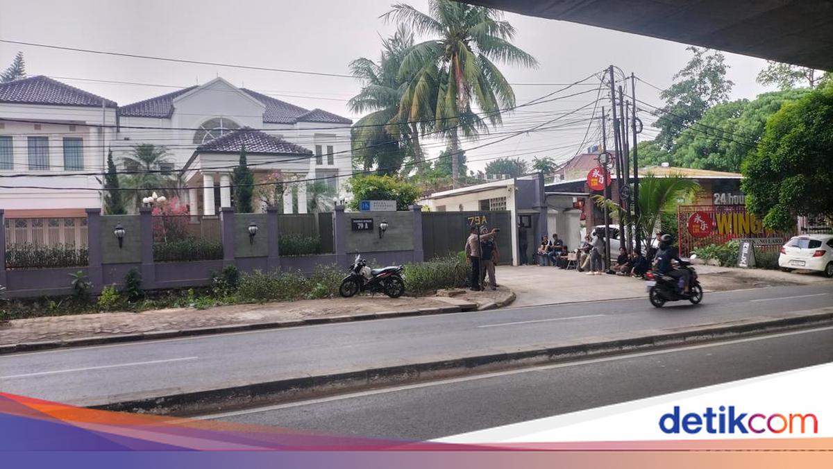 Suasana Terkini Rumah Duka Hotma Sitompoel yang Hari Ini Berpulang
