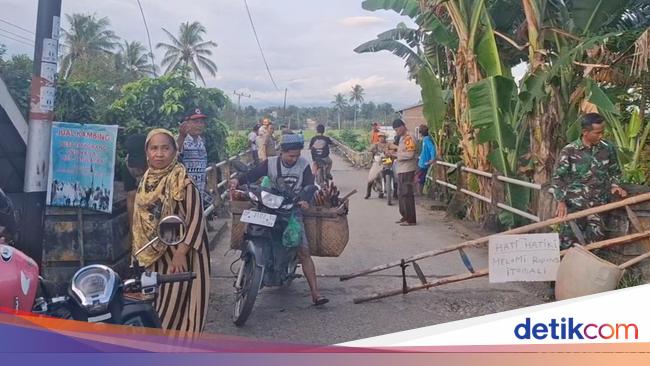 Warga di Batulappa Pinrang Buka Tutup Akses Jembatan gegara Nyaris Ambruk