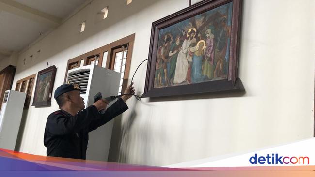 Tim Gegana Polda DIY Sterilisasi Gereja di Jogja Jelang Misa Kamis Putih