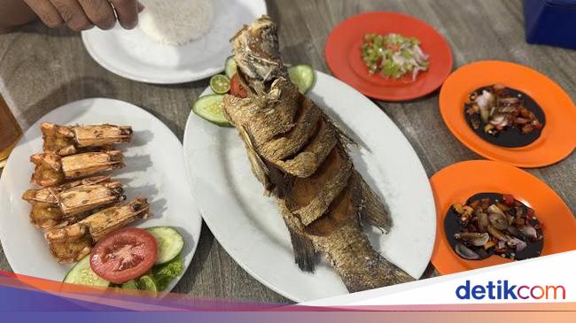 10 Tempat Makan Seafood Kaki Lima yang Enak dan Segar di Jakarta