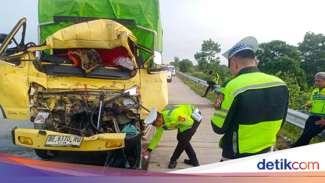 Truk Tabrak Fuso di Tol Terpeka, Sopir Tewas di Tempat