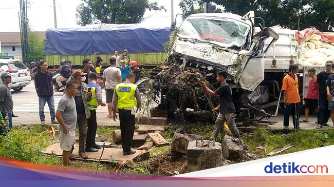 Detik-detik Ngeri Laka Beruntun Maut di Bangjo Comal Baru Pemalang