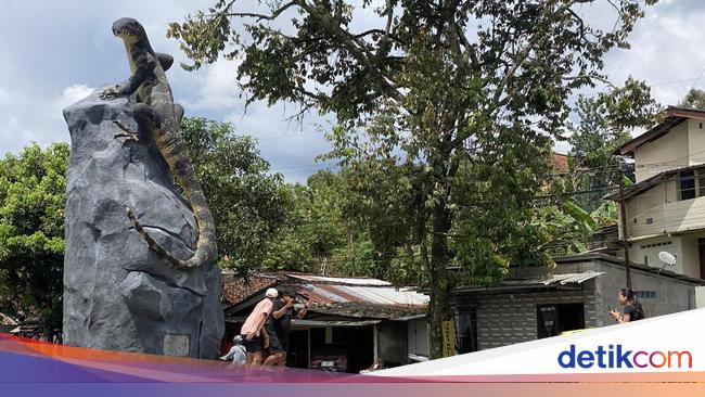 Viral Patung Biawak Mirip Asli di Wonosobo, Karya Seniman Lokal, Nggak Pakai APBD