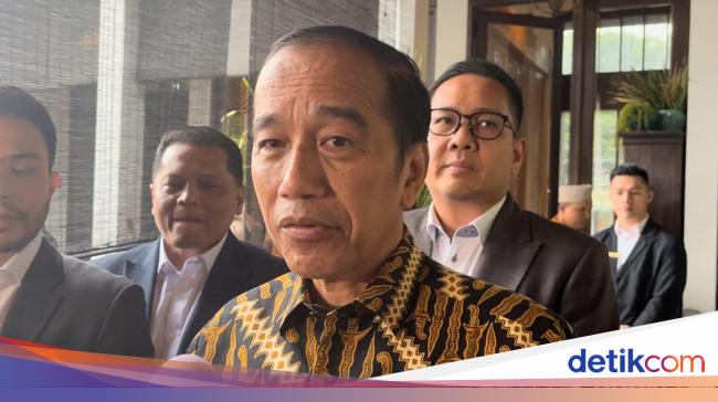 Jokowi Tiba di Polda Metro Jaya, Akan Laporkan Tuduhan Ijazah Palsu Jokowi Tiba di Polda Metro Jaya, Akan Laporkan Tuduhan Ijazah Palsu
