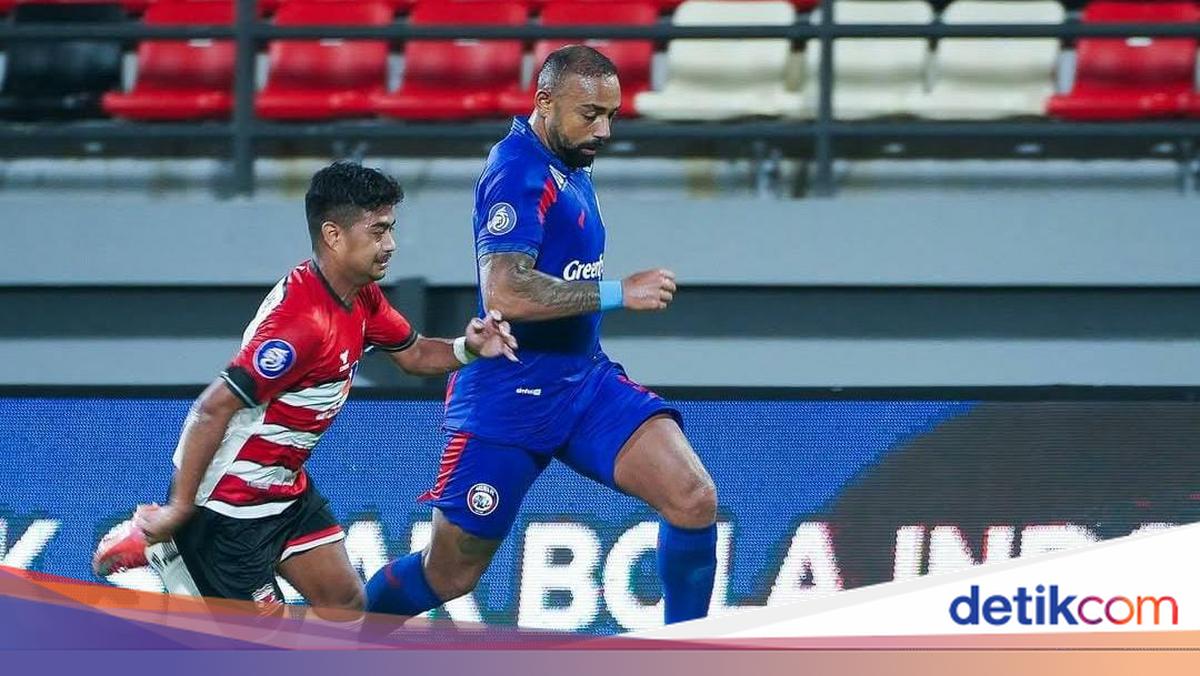 Arema FC vs Madura United: Singo Edan Tak Bergantung ke Dalberto?