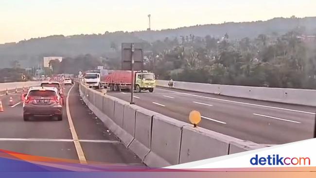 Viral Truk Tronton Mundur Lagi di Tol Purbaleunyi gegara Tak Kuat Nanjak