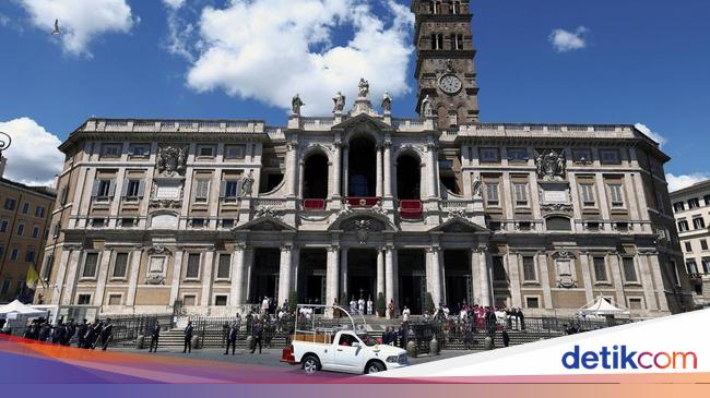 Peti Jenazah Paus Fransiskus Tiba di Roma, Akan Dimakamkan Secara Tertutup