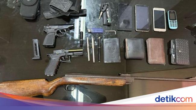 Sederet Senjata Pengacara Bawa Sabu di Jakpus, Laras Panjang-Airsoft Gun