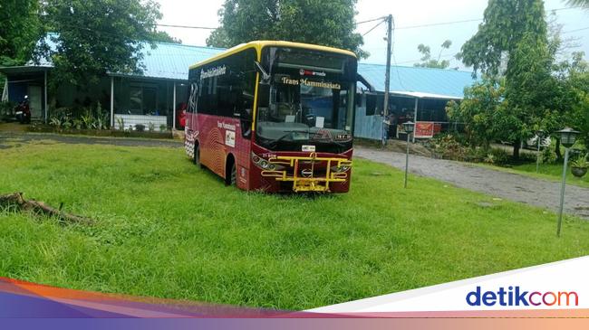 Teman Bus Tabrak Pemotor Wanita di Jl Urip Makassar, Korban Tewas di TKP