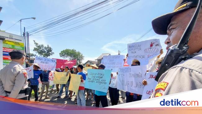 Kejari Ponorogo Didesak Warga Temon Dugaan Penyelewengan Dana Desa