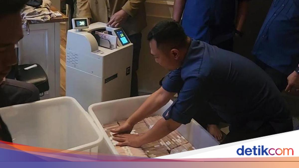 Kisah Uang Rp 915 M di Rumah Zarof yang Bikin Penyidik Mau Pingsan
