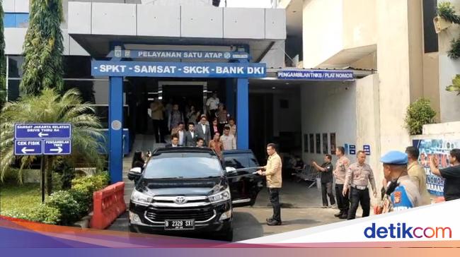 Usai dari SPKT Polda Metro, Jokowi Bawa Map Cokelat ke Ditreskrimum