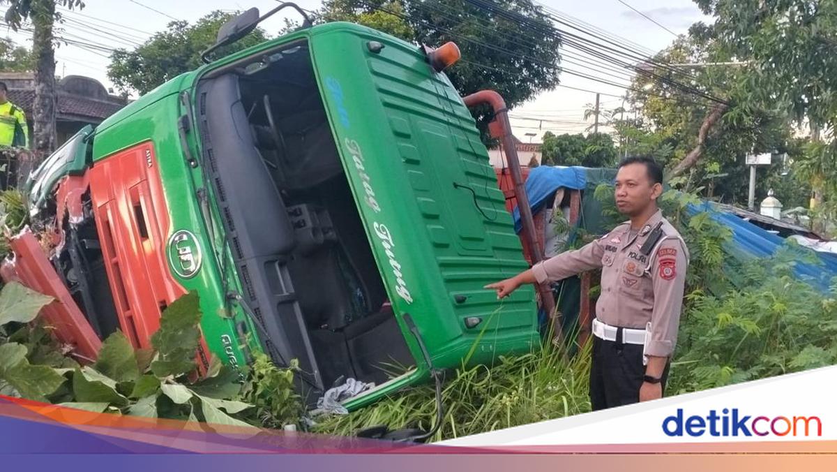Truk Oleng Lalu Terguling di Kulon Progo, Sopir Diduga Microsleep