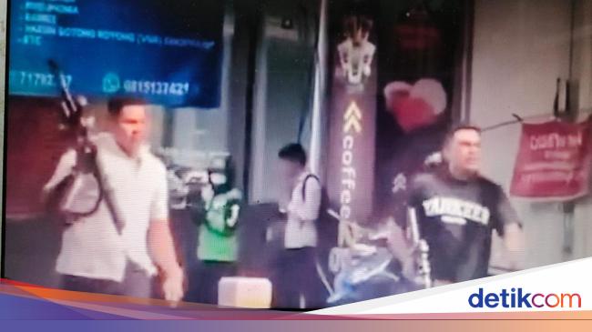 Geger Sekelompok Pria Berlarian Tenteng Senapan Laras Panjang di Kemang