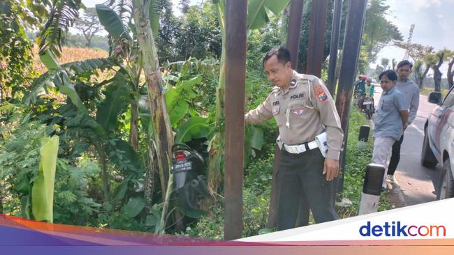 Ibu Naik Motor Tewas Usai Masuk Parit di Jalur Malang-Pasuruan