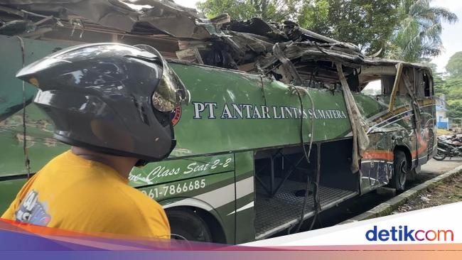 Detik-detik Ngeri Laka Maut Bus ALS Tewaskan 12 Orang di Padang Panjang