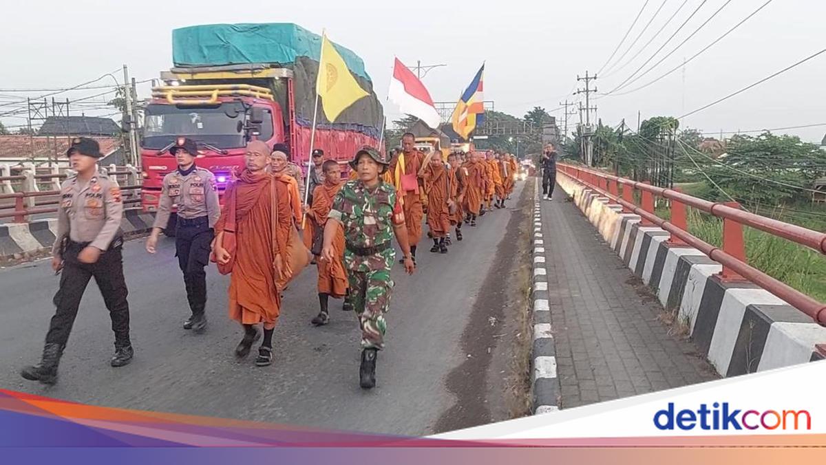 Rute 36 Biksu Thudong di Semarang: Masjid Kauman hingga Vihara Watugong