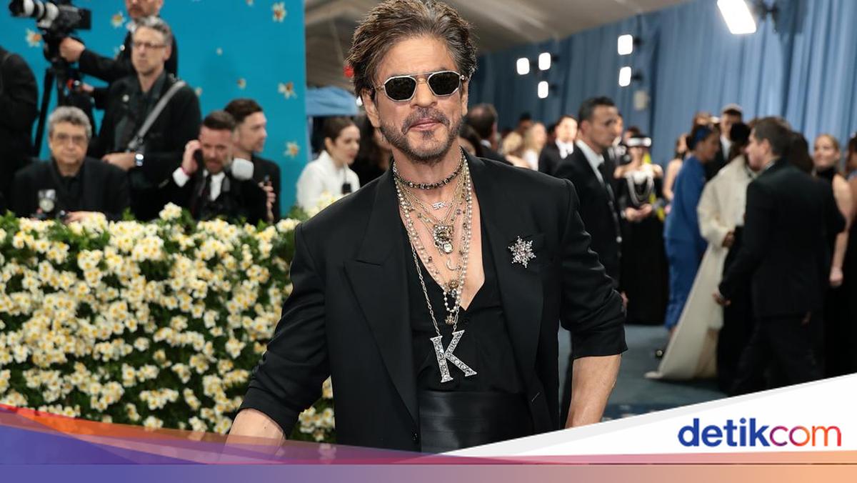 Alasan Shah Rukh Khan Akhirnya Nongol di Met Gala 2025