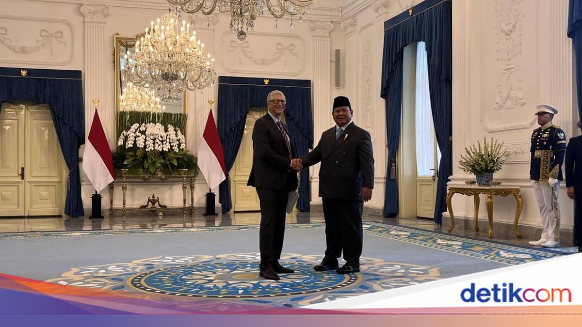 Tiba di Istana, Bill Gates Disambut Langsung Prabowo Saat Turun dari Mobil