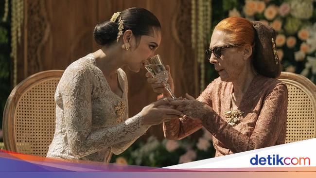 Kebahagiaan Ibu Desa Usai Luna Maya Menikah