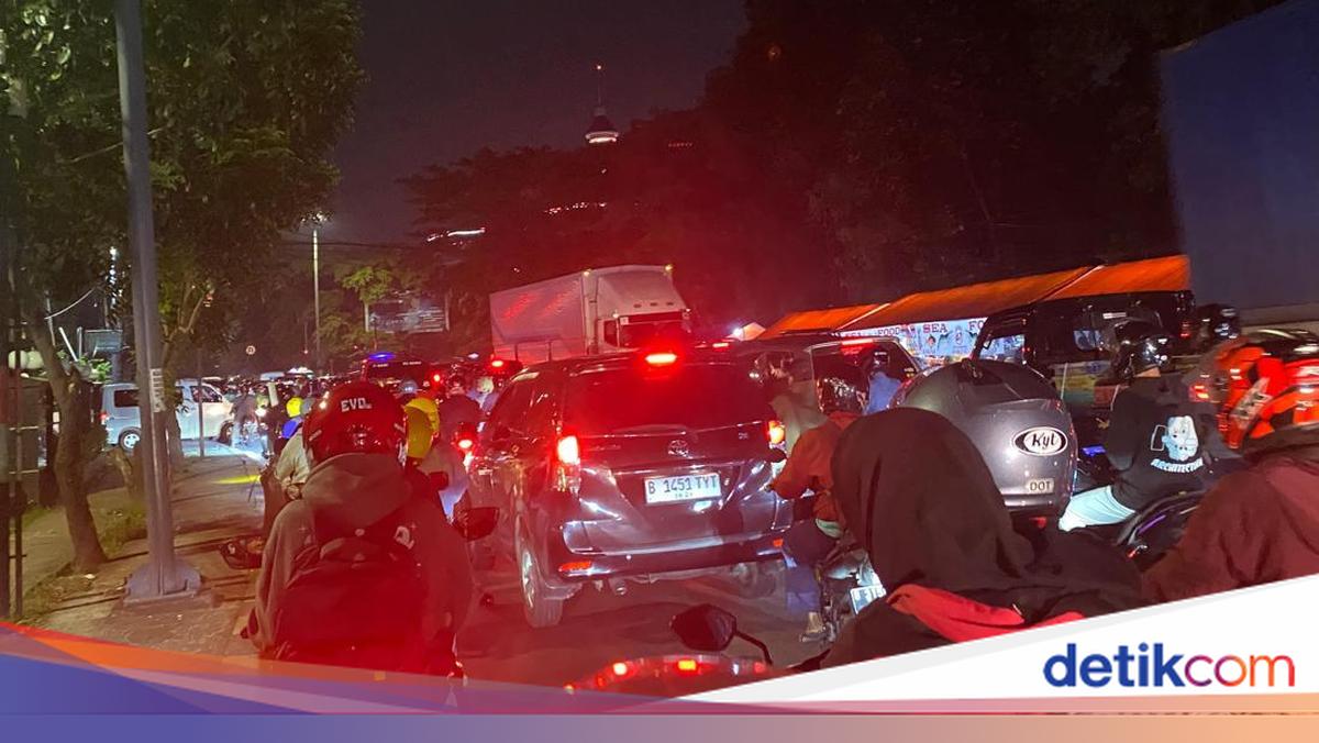 Galian Pipa di Jalan Raya Bogor Cijantung Belum Rampung, Lalin Macet