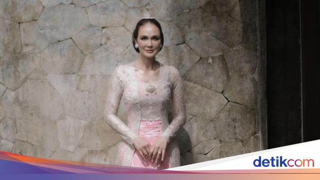 Foto Luna Maya Cantik Manglingi Pakai 3 Kebaya, Siraman Hingga Akad Nikah