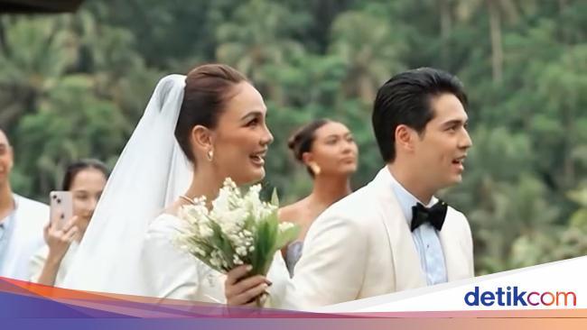 8 Gaya Luna Maya Di Resepsi Pernikahan Ke 2 Memukau Pakai Kalung Rp 1 5 M