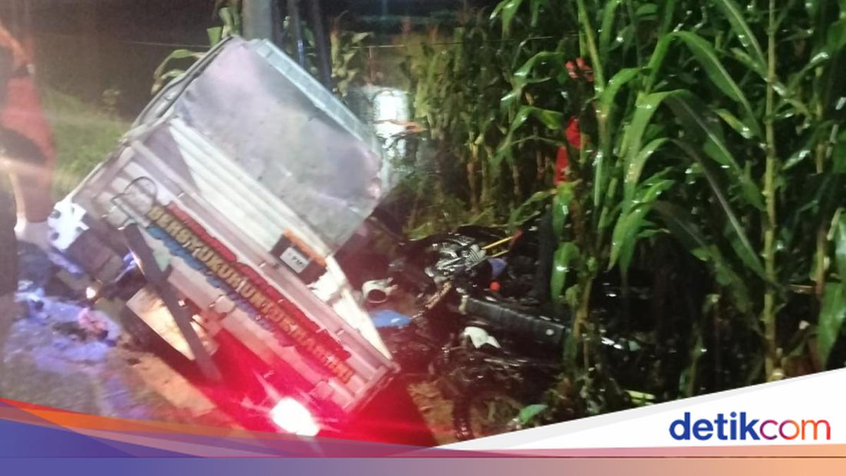 Hendak ke Kebumen, Pikap Muatan Sepeda Motor Nyemplung Sawah di Kulon Progo